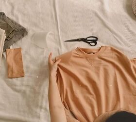 Are Shoulder Pads Really Back? Try This Fun Shoulder Pad T-Shirt Hack ...