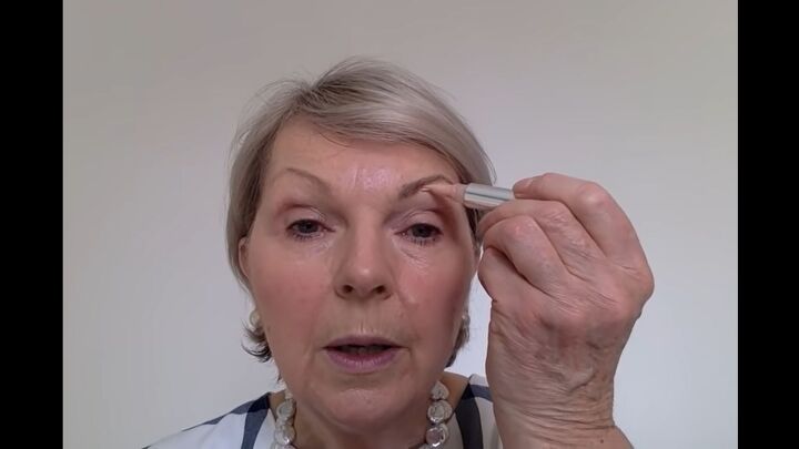 How To Easily And Perfectly Apply Eye Makeup For Mature Women Upstyle