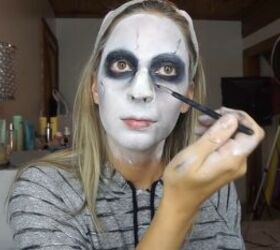 How to Do Super-Spooky Makeup for a Terrifying Valak the Nun Costume ...