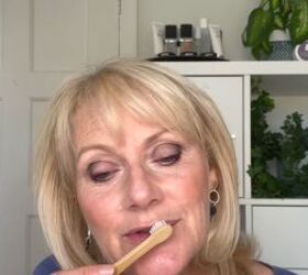 8 Expert Tips on Applying Lipstick for Older Women With Thin Lips | Upstyle