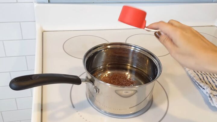 This DIY Flaxseed Gel Recipe for Curly Hair is Super-Easy to Make | Upstyle This DIY Flaxseed Gel Recipe for Curly Hair is Super-Easy to Make | Upstyle