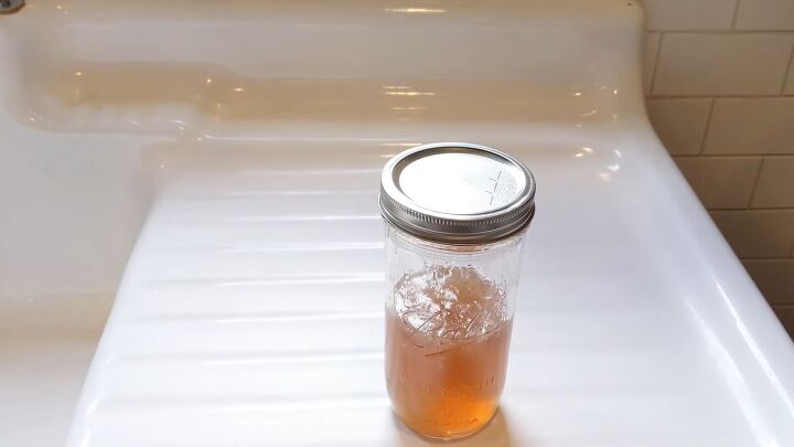 This DIY Flaxseed Gel Recipe for Curly Hair is Super-Easy to Make | Upstyle This DIY Flaxseed Gel Recipe for Curly Hair is Super-Easy to Make | Upstyle