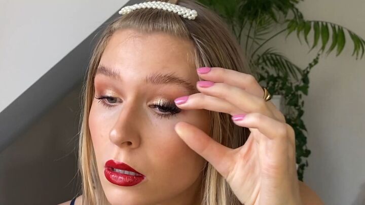4 Glamorous Christmas Party Makeup Looks For The Festive Season Upstyle