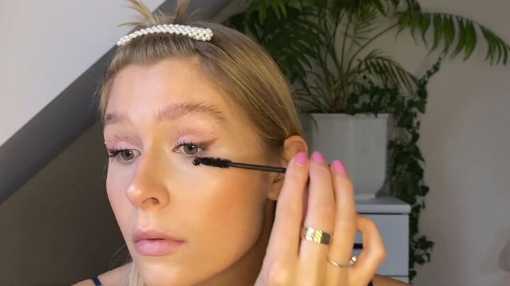 4 Glamorous Christmas Party Makeup Looks For The Festive Season Upstyle