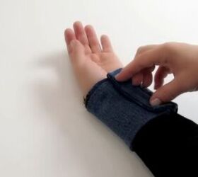 How to Make a Cute DIY Wrist Wallet Out of Old Jeans | Upstyle