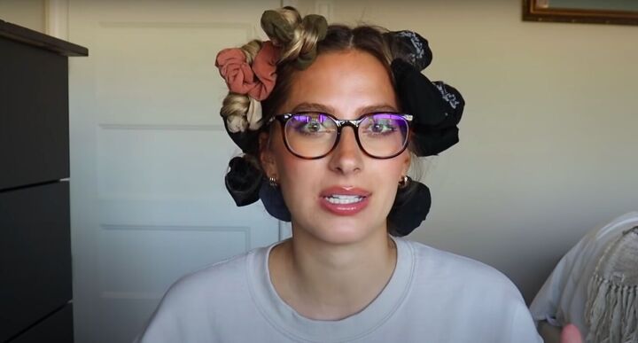 Heatless Curls With Socks Vs Scrunchies Which Method Is Better Upstyle