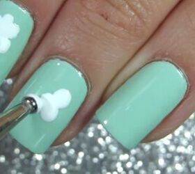 How to Do Adorable Daisy Nails For Spring in 5 Easy Steps | Upstyle