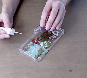 How to Easily Make a Pretty Pressed Flower Phone Case For Spring | Upstyle