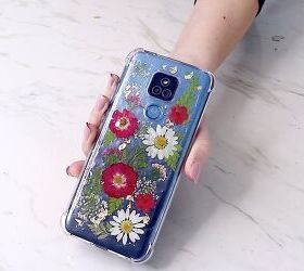How to Easily Make a Pretty Pressed Flower Phone Case For Spring | Upstyle