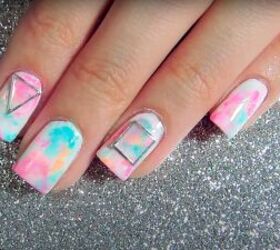 How to Create Cute Nail Art By Painting Nails With Fingers | Upstyle