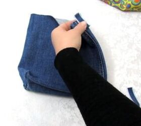 Make 4 Easy, DIY Denim Bags Out of One Pair of Old Jeans | Upstyle