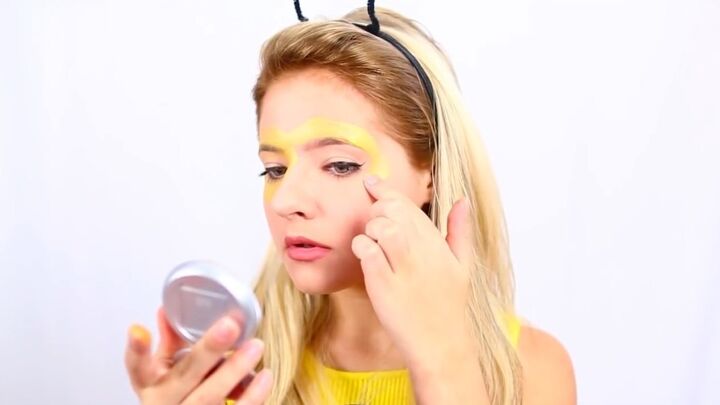 3 Cute and Easy Snapchat Halloween Costumes | Upstyle 3 Cute and Easy Snapchat Halloween Costumes | Upstyle