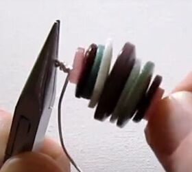 How to DIY a Cute and Easy Button Necklace | Upstyle