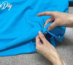 How to Cut a T-shirt into a Cute Crop Top | Upstyle