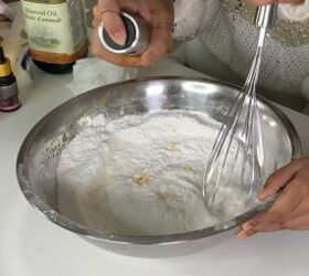 Christmas Gift Idea: Luxury DIY Gold Bath Bomb | Upstyle