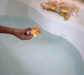 Christmas Gift Idea: Luxury DIY Gold Bath Bomb | Upstyle