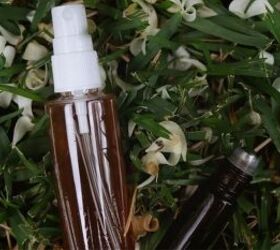 DIY Stocking Stuffer Idea: All-natural Perfume | Upstyle