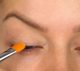 Super Glam Christmas Berry Eye Makeup Tutorial | Upstyle