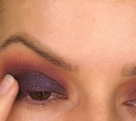 Super Glam Christmas Berry Eye Makeup Tutorial | Upstyle