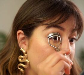 How to Curl Your Eyelashes - Including With a Spoon! | Upstyle