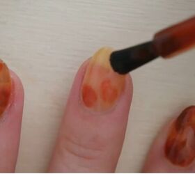 How to DIY a Cute Tortoise Shell Nail Design | Upstyle