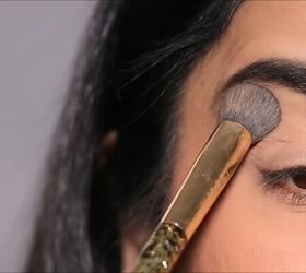 How to Apply Gold Shimmer Eyeshadow on Mature Skin | Upstyle