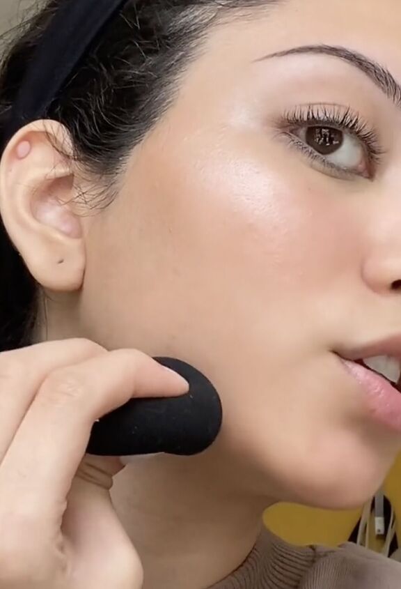 Identifying the Best HOT SPOTS to Put Your Highlighter | Upstyle Identifying the Best HOT SPOTS to Put Your Highlighter | Upstyle