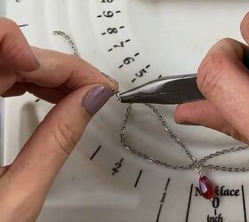 How to DIY a Cute 90's Choker Necklace | Upstyle