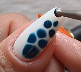How to DIY Cute Blue and Gold Tortoiseshell Nails | Upstyle