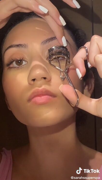 How To Achieve Sexy Cat Eye Eyelashes Upstyle