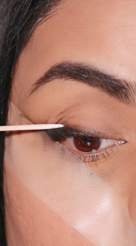 Super Easy Winged Eyeliner Hack Tutorial | Upstyle Super Easy Winged Eyeliner Hack Tutorial | Upstyle