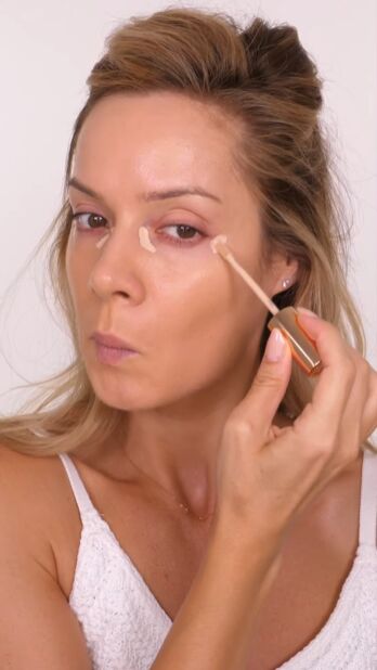 Easy Summer Bronzed Glow Makeup Tutorial | Upstyle Easy Summer Bronzed Glow Makeup Tutorial | Upstyle