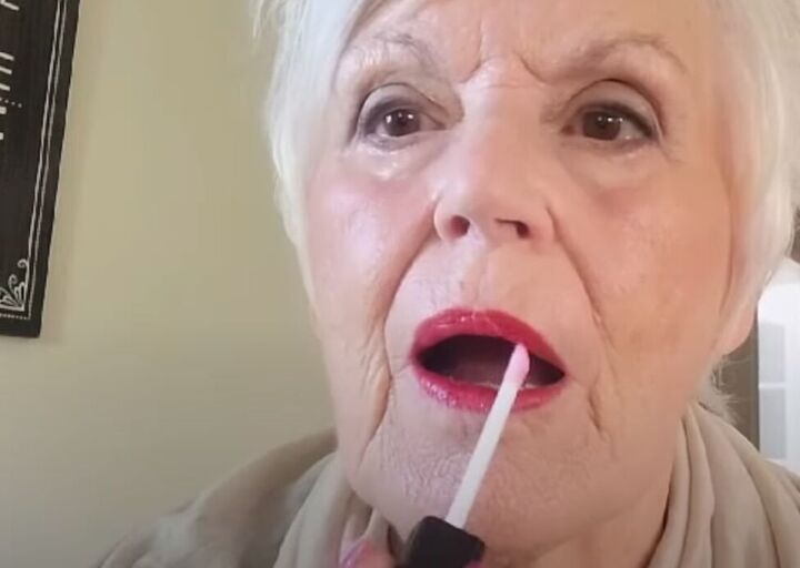 Easy and Elegant Makeup Look for Mature Women | Upstyle Easy and Elegant Makeup Look for Mature Women | Upstyle