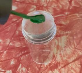 The Perfect Holiday Nails 💚 | Upstyle