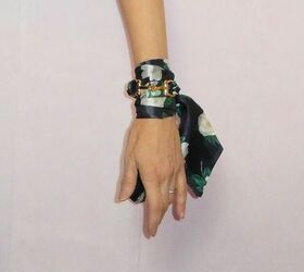 How to Wear a Scarf Buckle | Upstyle